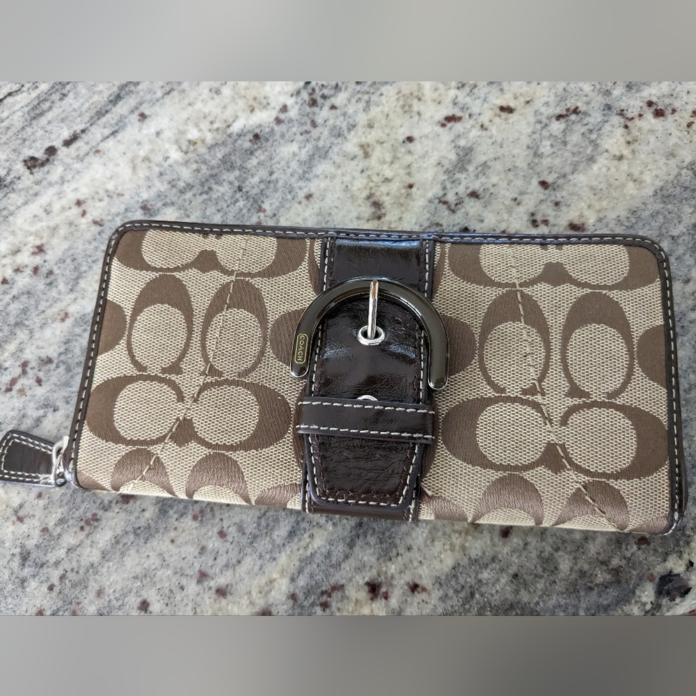 Coach Signature Brown Large Wallet - Gem